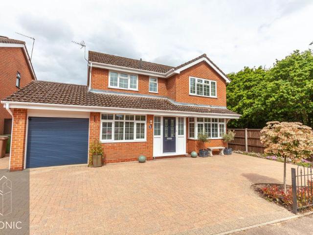 4 bedroom detached house for sale