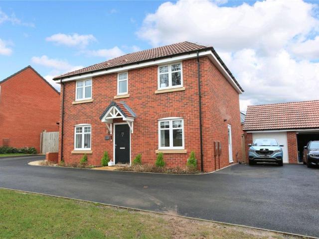 4 bedroom detached house for sale