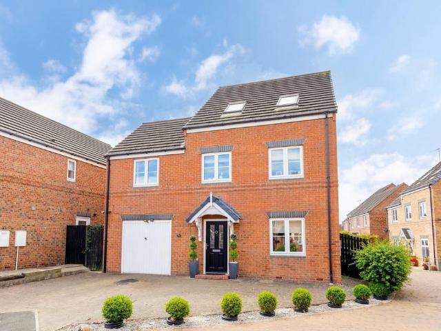 4 bedroom detached house for sale