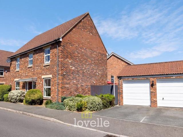 4 bedroom detached house for sale