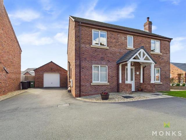 4 bedroom detached house for sale