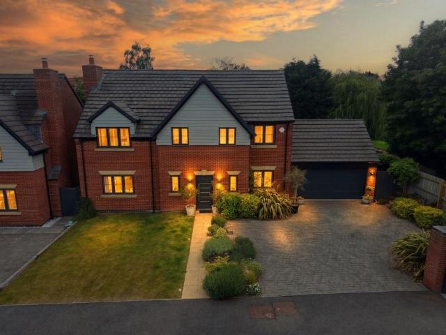 4 bedroom detached house for sale