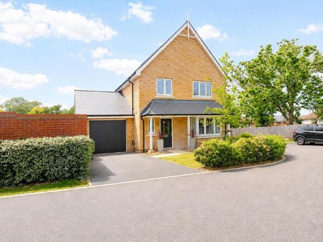 4 bedroom detached house for sale