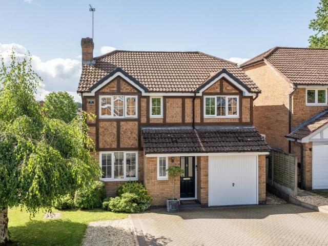 4 bedroom detached house for sale