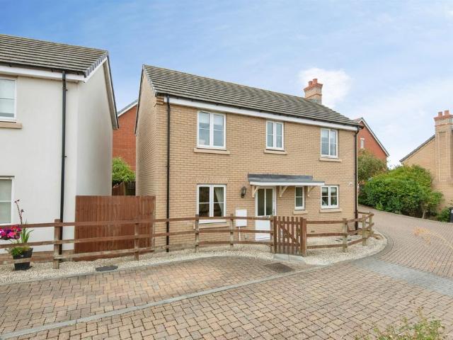 4 bedroom detached house for sale
