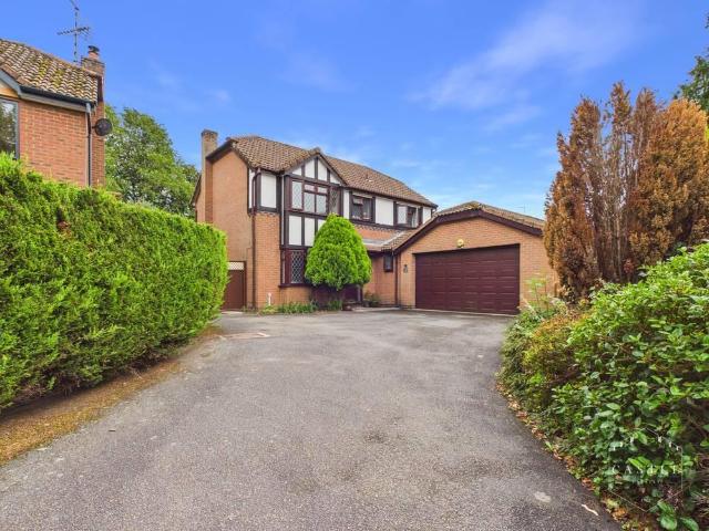 4 bedroom detached house for sale