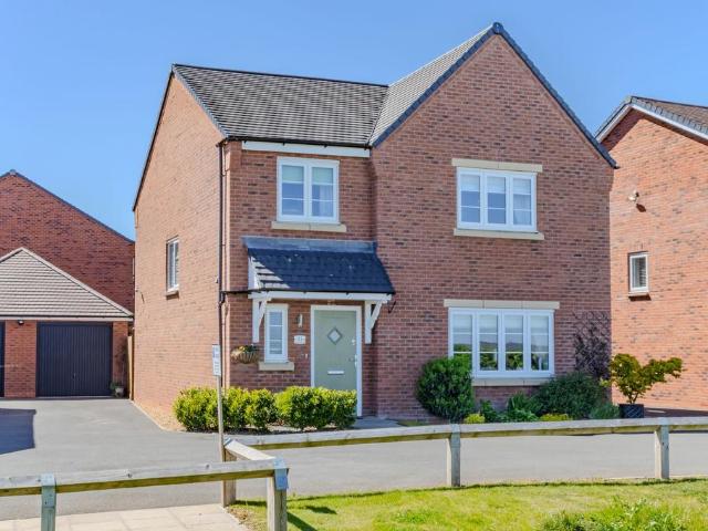 4 bedroom detached house for sale