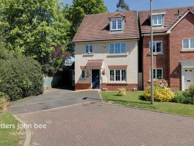 4 bedroom detached house for sale