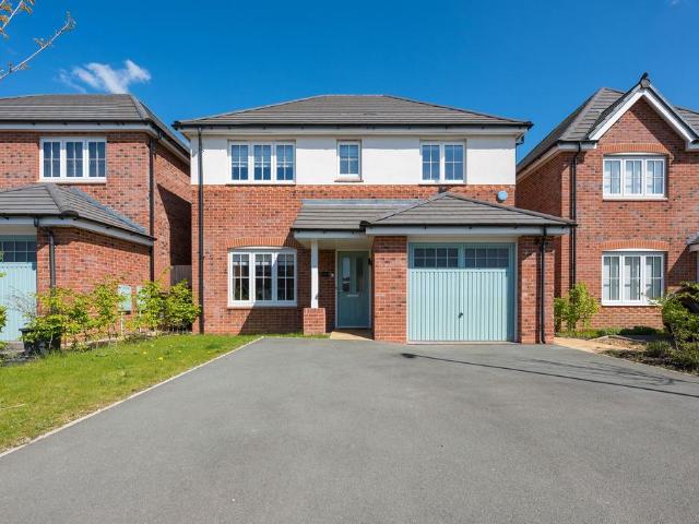 4 bedroom detached house for sale