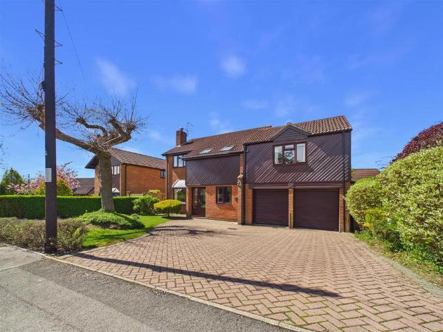 4 bedroom detached house for sale