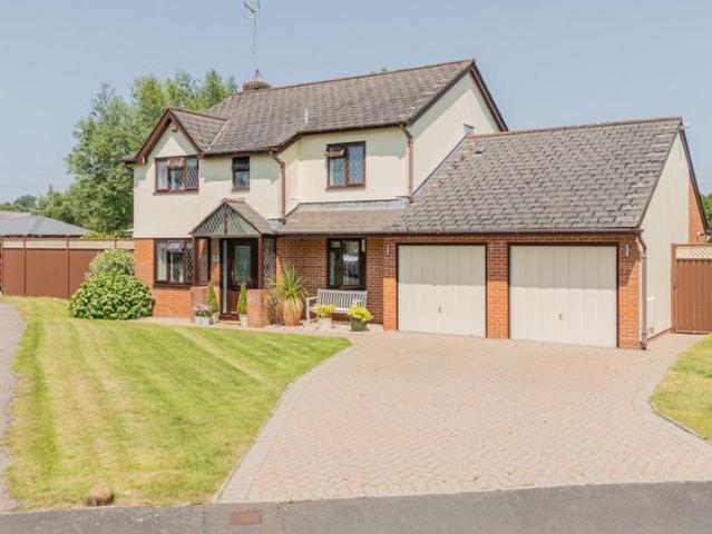 4 bedroom detached house for sale