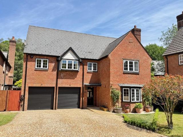 4 bedroom detached house for sale