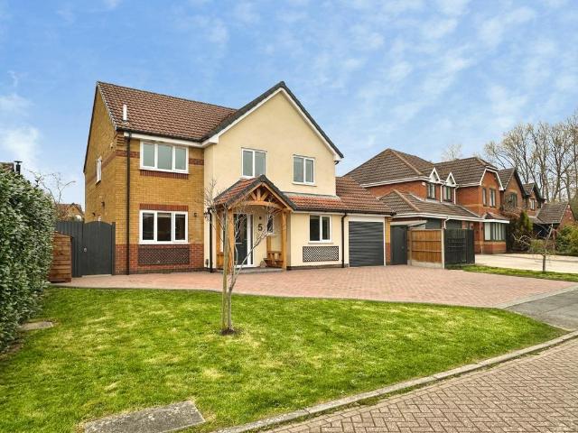 4 bedroom detached house for sale