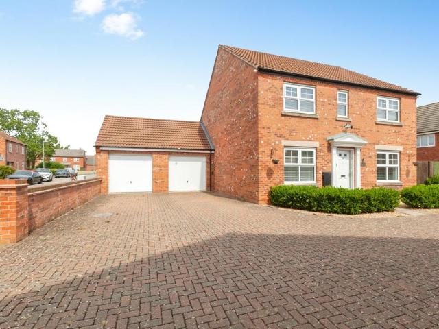 4 bedroom detached house for sale