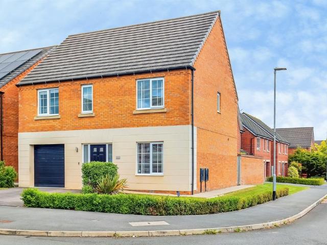 4 bedroom detached house for sale