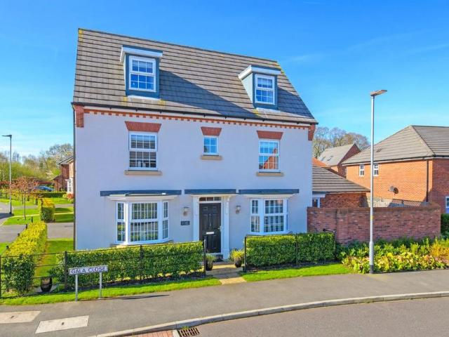 4 bedroom detached house for sale