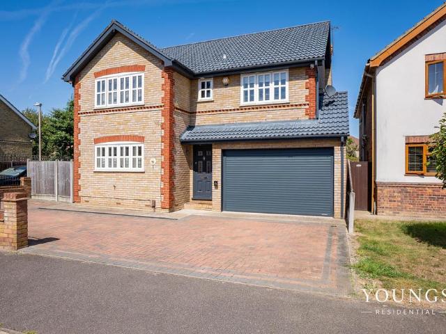 4 bedroom detached house for sale