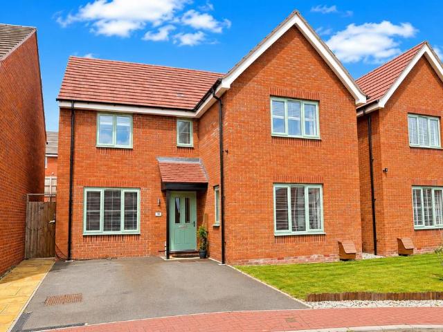 4 bedroom detached house for sale