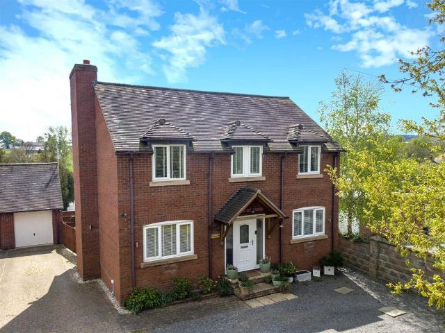 4 bedroom detached house for sale