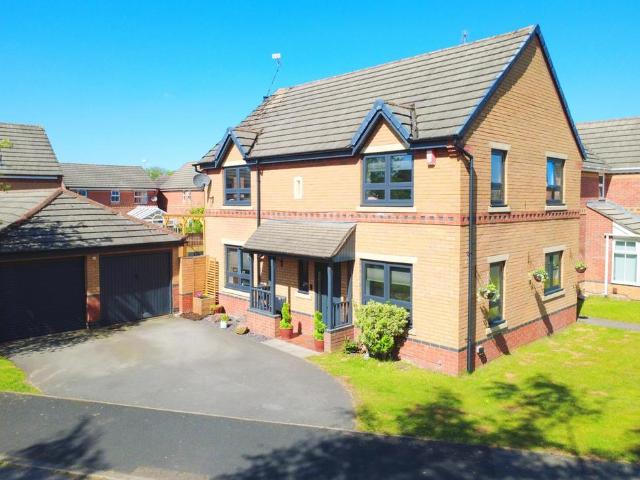 4 bedroom detached house for sale