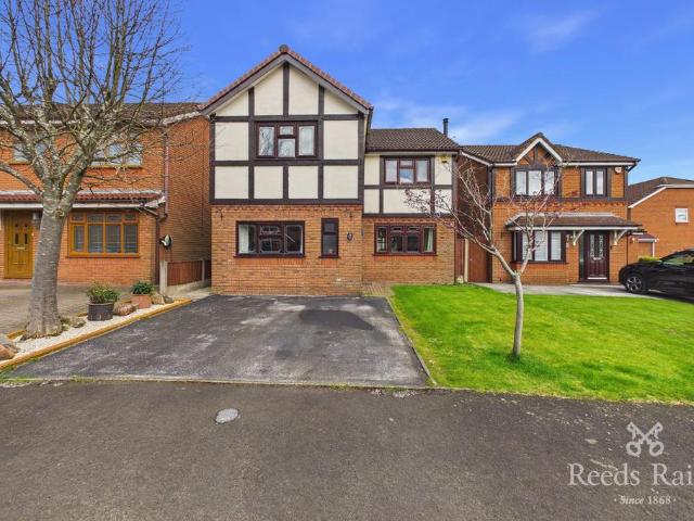 4 bedroom detached house for sale