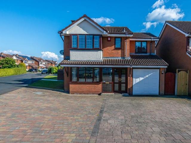 4 bedroom detached house for sale
