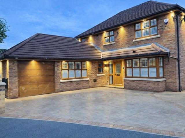 4 bedroom detached house for sale