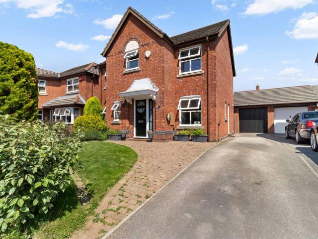 4 bedroom detached house for sale