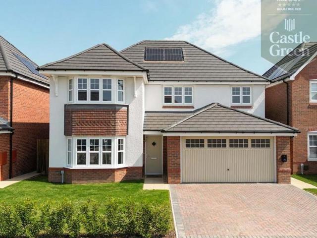 4 bedroom detached house for sale