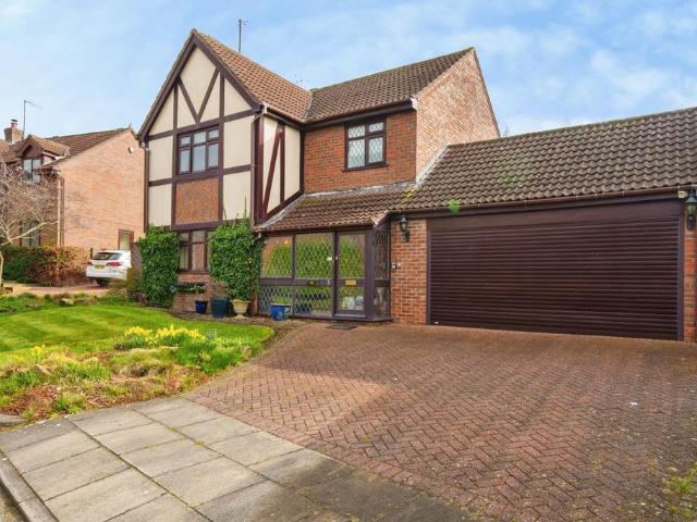 4 bedroom detached house for sale