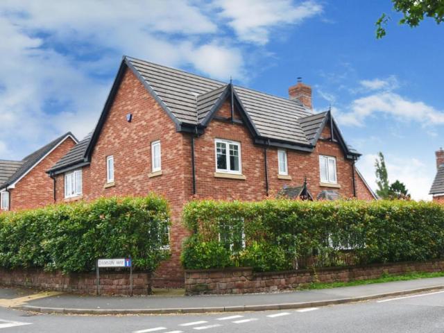 4 bedroom detached house for sale