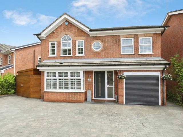 4 bedroom detached house for sale