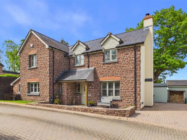 4 bedroom detached house for sale