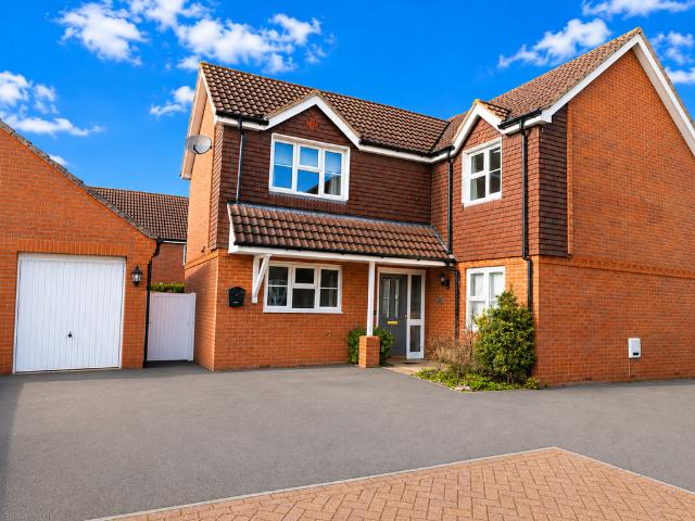 4 bedroom detached house for sale