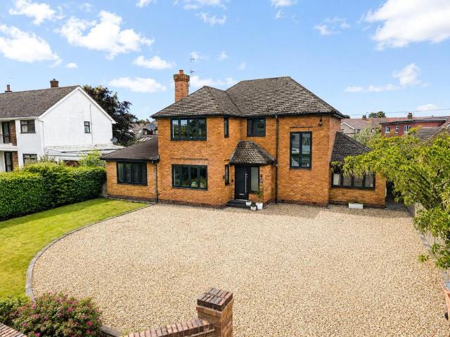 4 bedroom detached house for sale