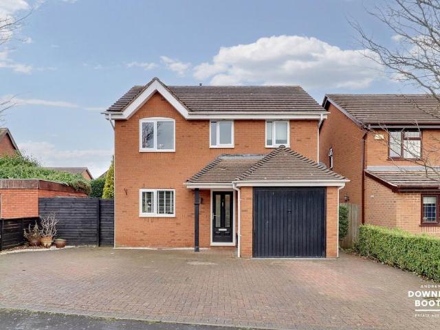 4 bedroom detached house for sale