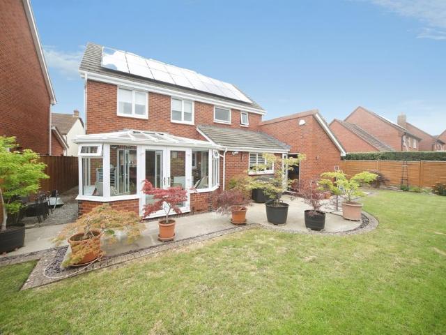 4 bedroom detached house for sale