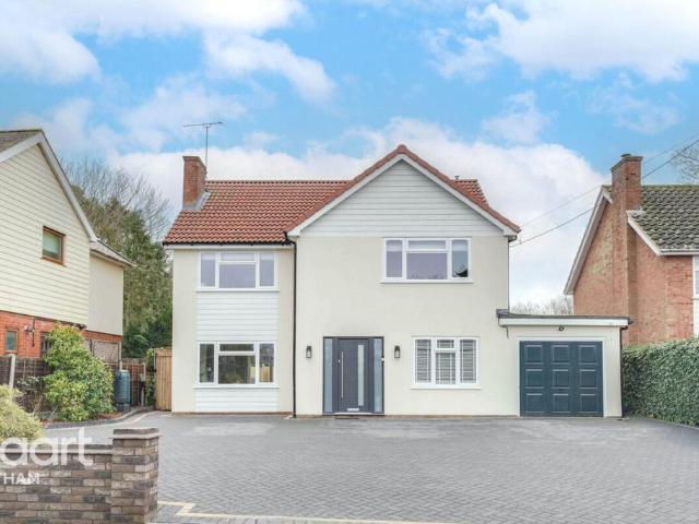 4 bedroom detached house for sale