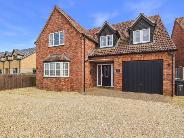 4 bedroom detached house for sale