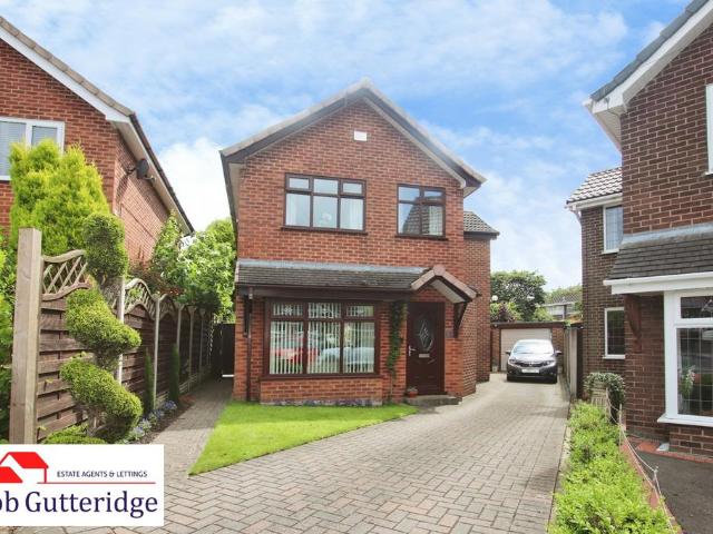 4 bedroom detached house for sale