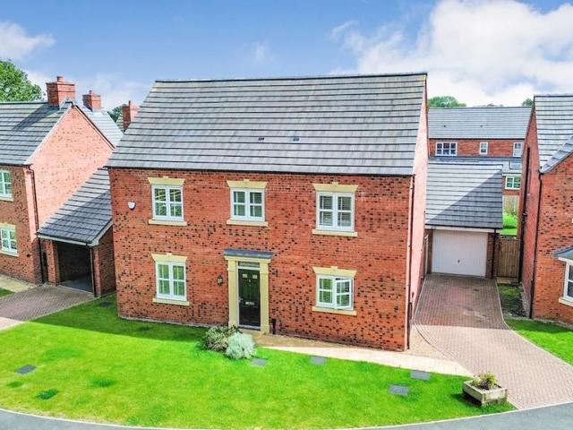 4 bedroom detached house for sale