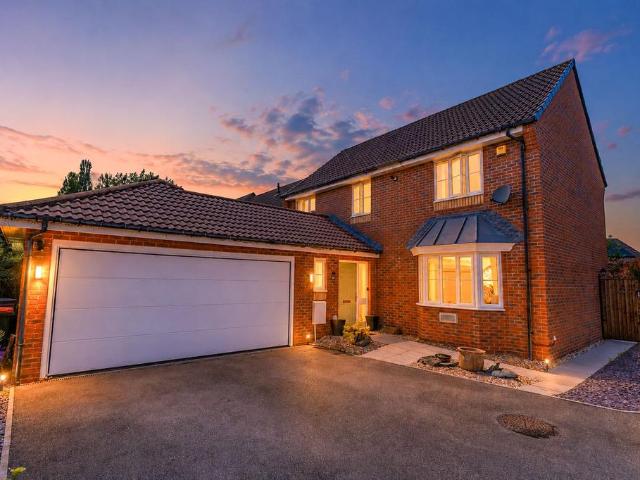 4 bedroom detached house for sale