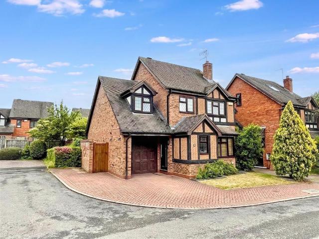 4 bedroom detached house for sale