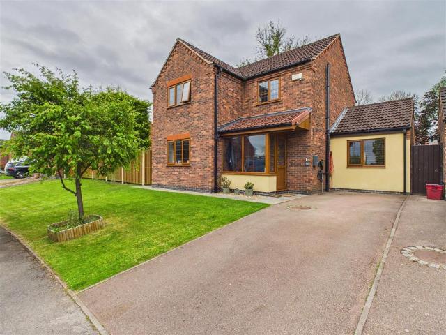 4 bedroom detached house for sale