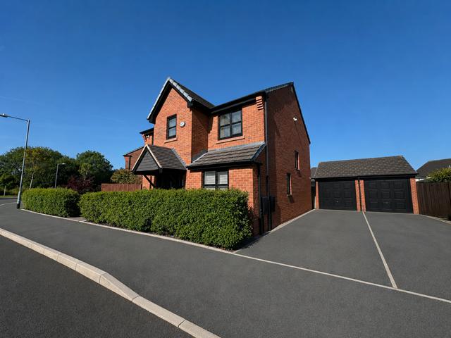 4 bedroom detached house for sale