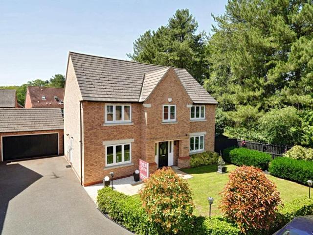 4 bedroom detached house for sale