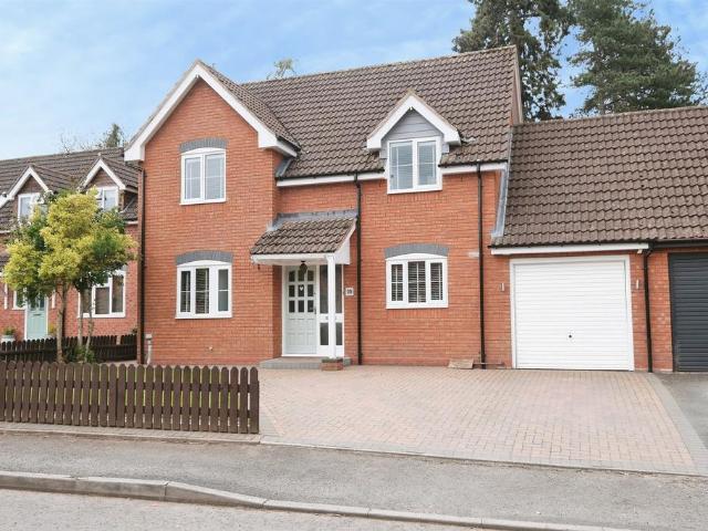 4 bedroom detached house for sale