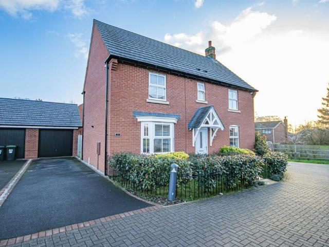 4 bedroom detached house for sale