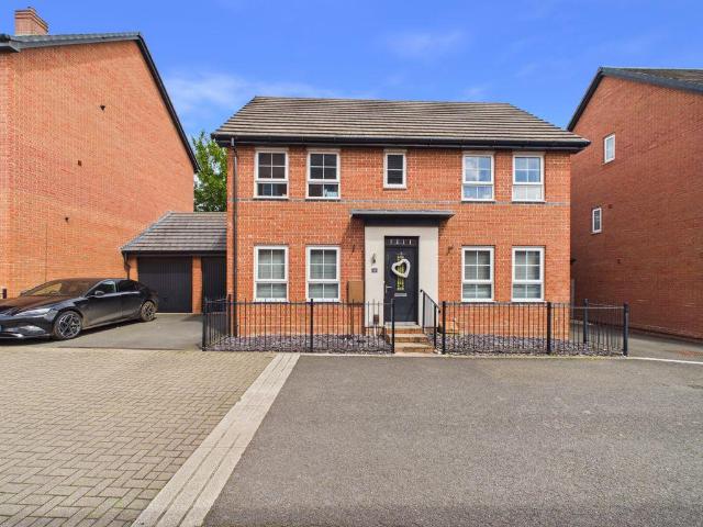 4 bedroom detached house for sale