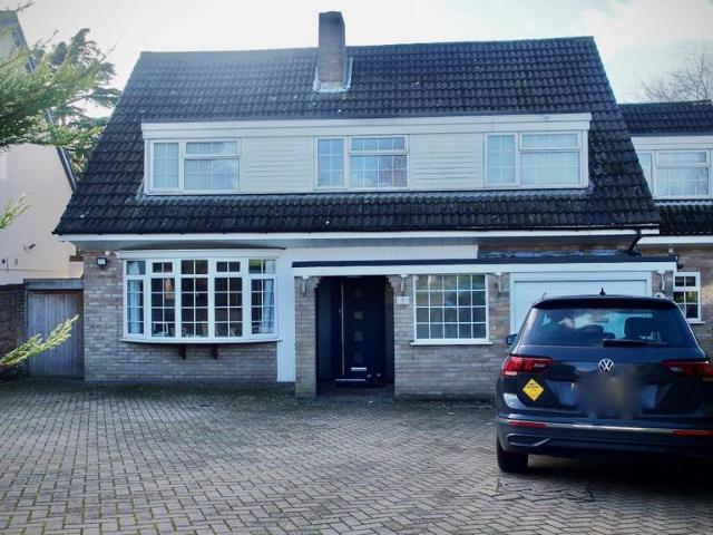 4 bedroom detached house for sale